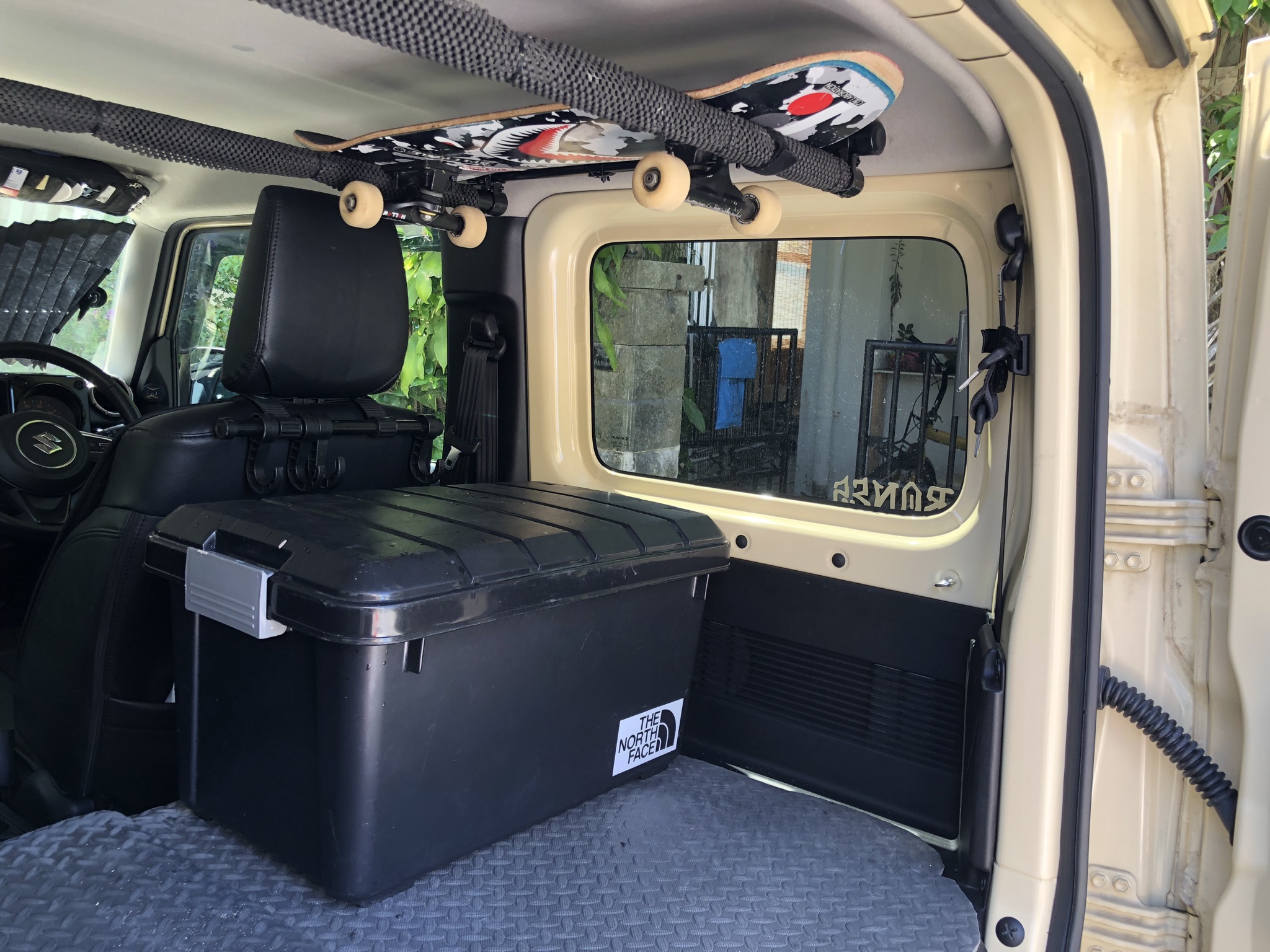 ジムニー（JB64）に天井収納を作ってみた！ - スケブロ